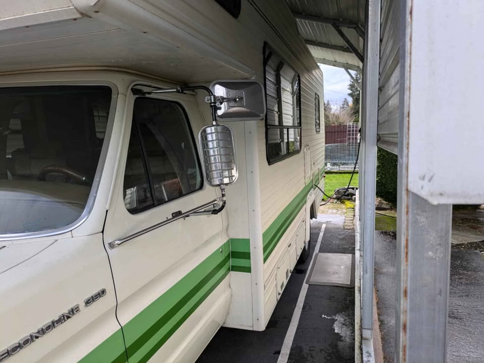 Chicken & Lulus Goes For A Ride – Hop in…